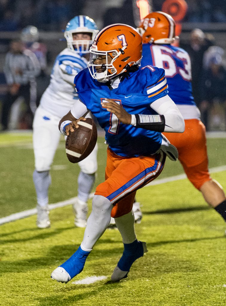 Davis Shines Again, Orange Gets Off Mat To Beat Berlin 43-14 - Press ...