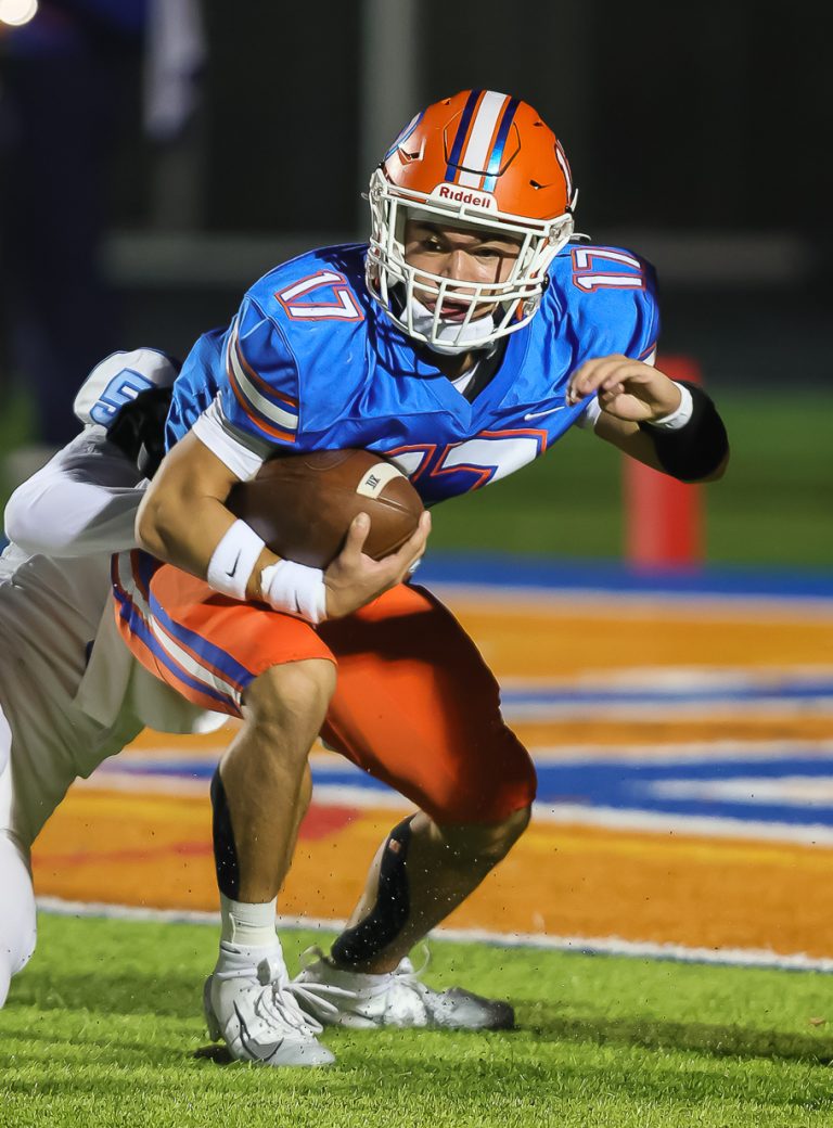 Davis Shines Again, Orange Gets Off Mat To Beat Berlin 43-14 - Press ...