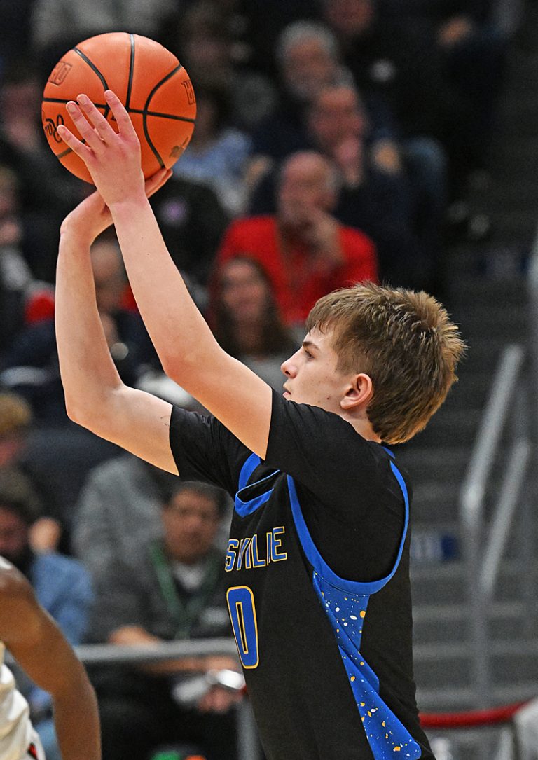 The Sixth Man: Maysville, Pushed By Rabid Fan Base, Wins 1st State ...